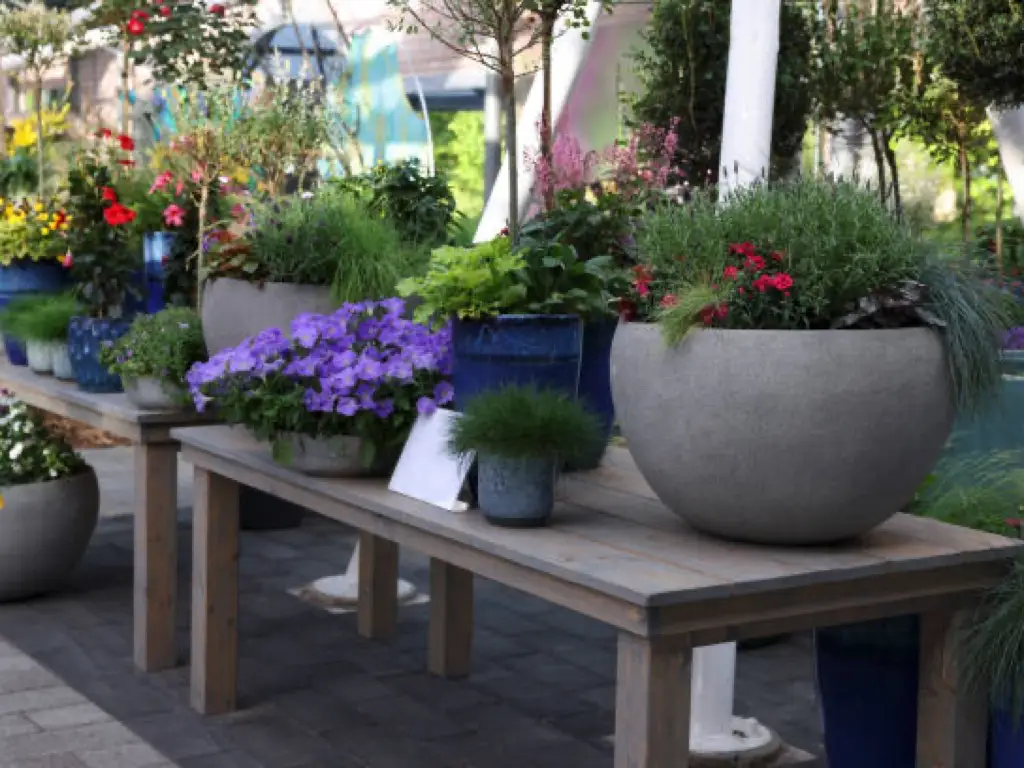 Artificial flowers for pots store